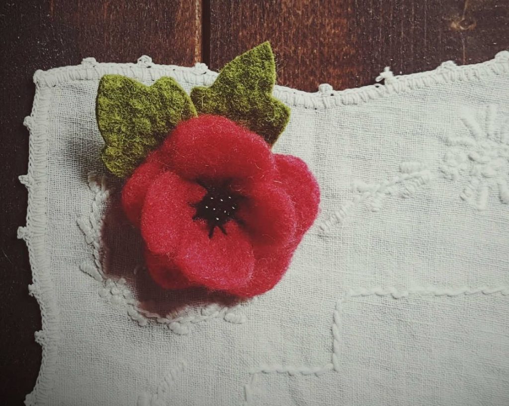 How to Make a Needle Felted Poppy Pin ~ Remembrance Poppy Pin - Kindred ...