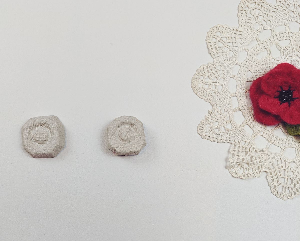 Simple Poppy Craft for Kids ~ Kids Remembrance Day Poppy Craft ...