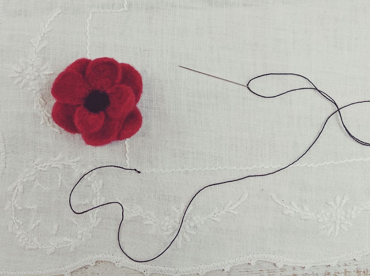 How to Make a Needle Felted Poppy Pin ~ Remembrance Poppy Pin - Kindred ...