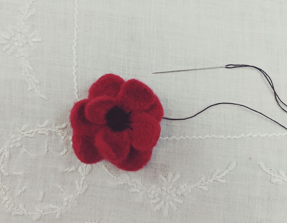 How to Make a Needle Felted Poppy Pin ~ Remembrance Poppy Pin - Kindred ...