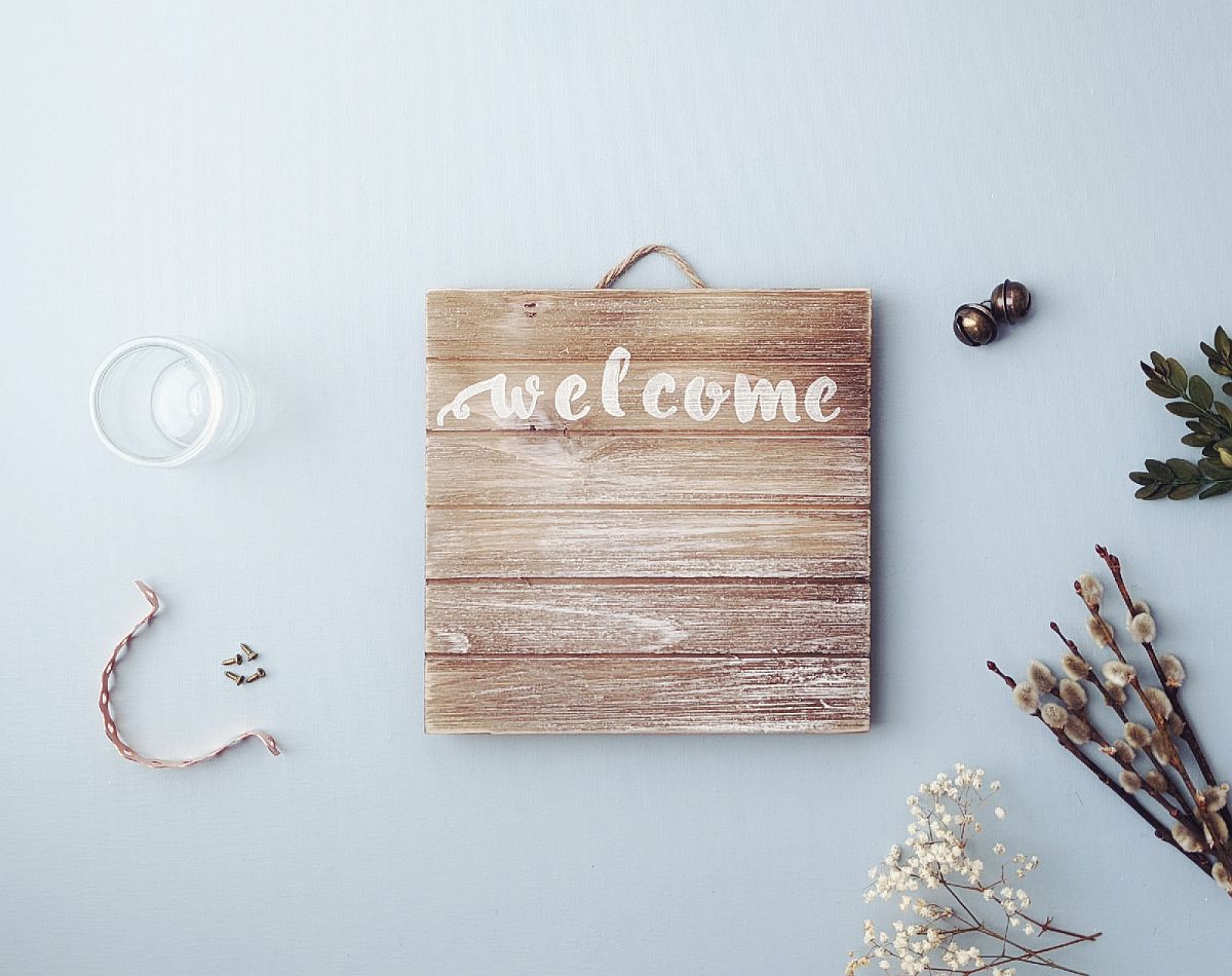 How to Make a Rustic Welcome Sign with Mini Vase - Kindred + Willow