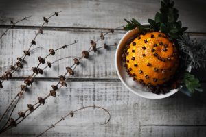 How to Make an Orange Pomander with Cloves