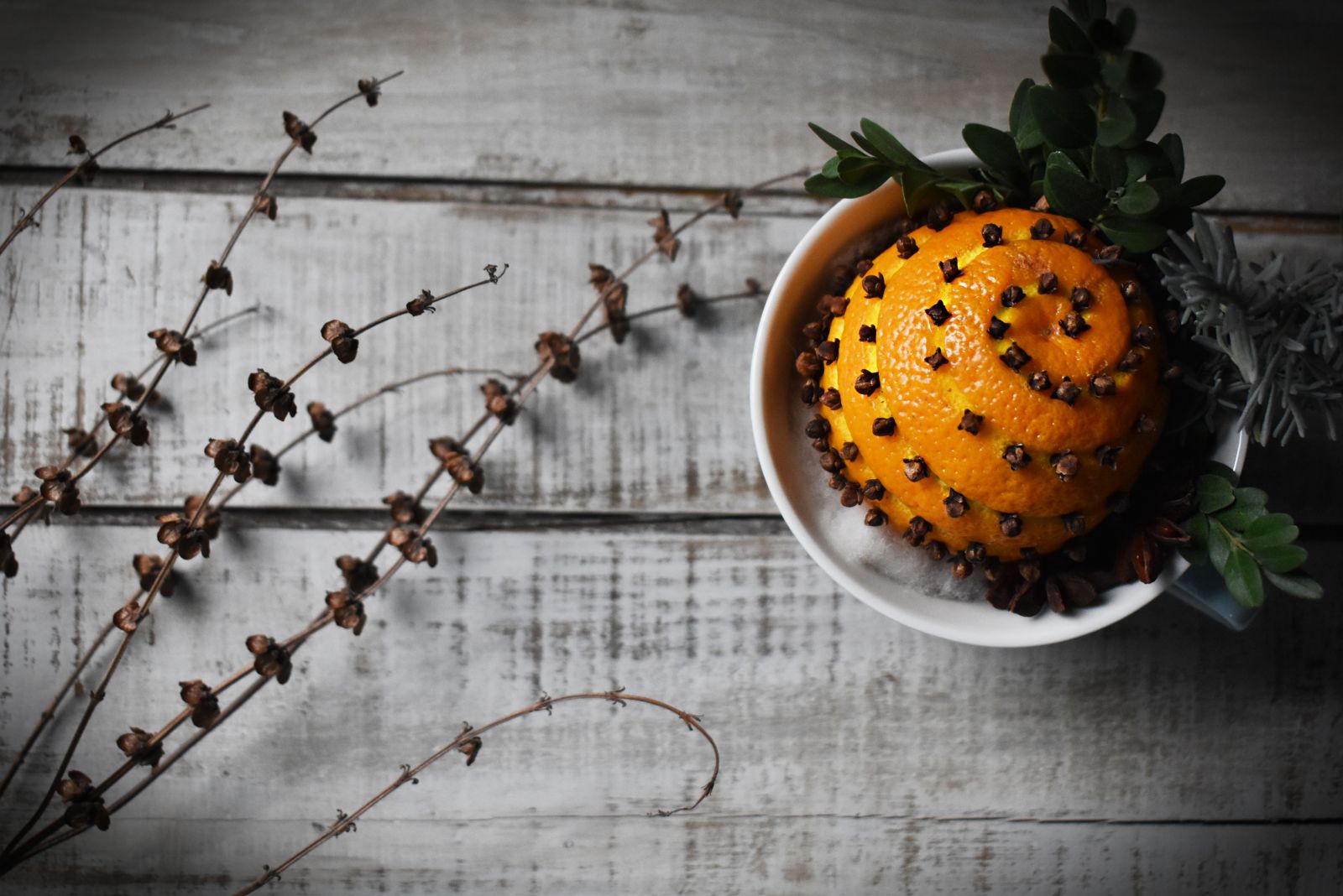 How to Make an Orange Pomander with Cloves - Kindred + Willow