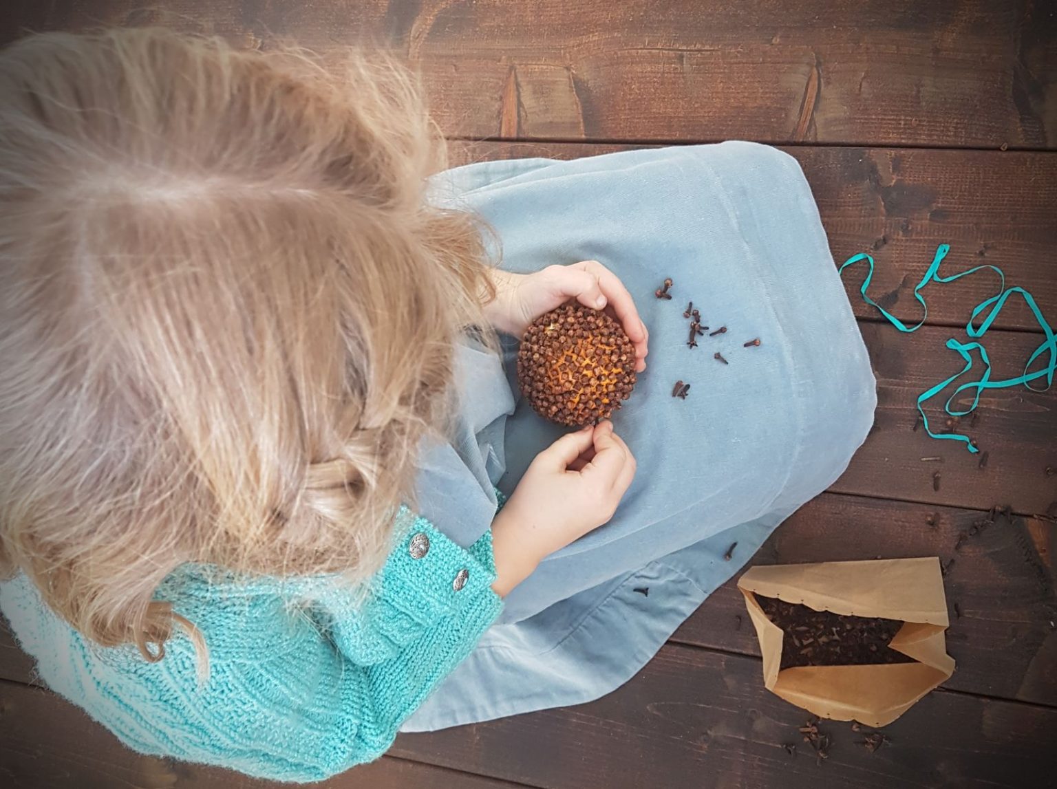 How to Make an Orange Pomander with Cloves - Kindred + Willow