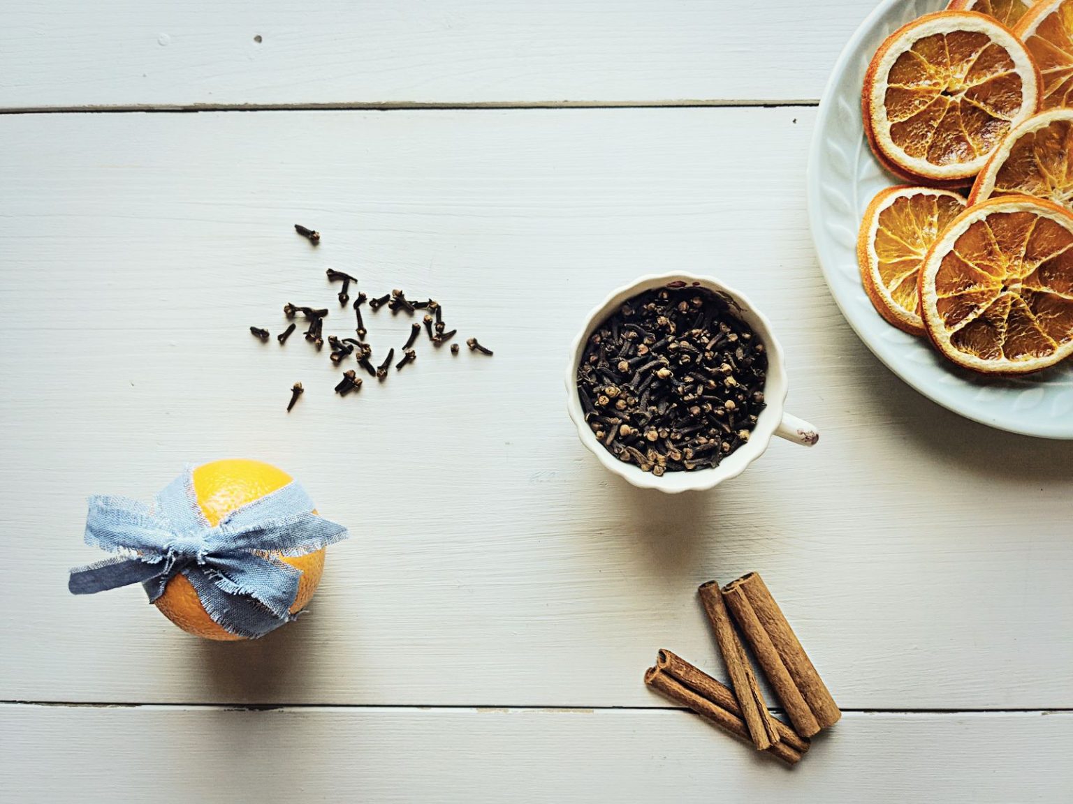 How to Make an Orange Pomander with Cloves - Kindred + Willow