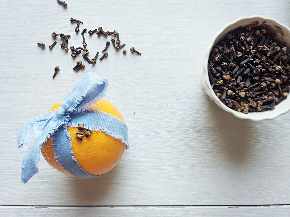 How to Make an Orange Pomander with Cloves - Kindred + Willow