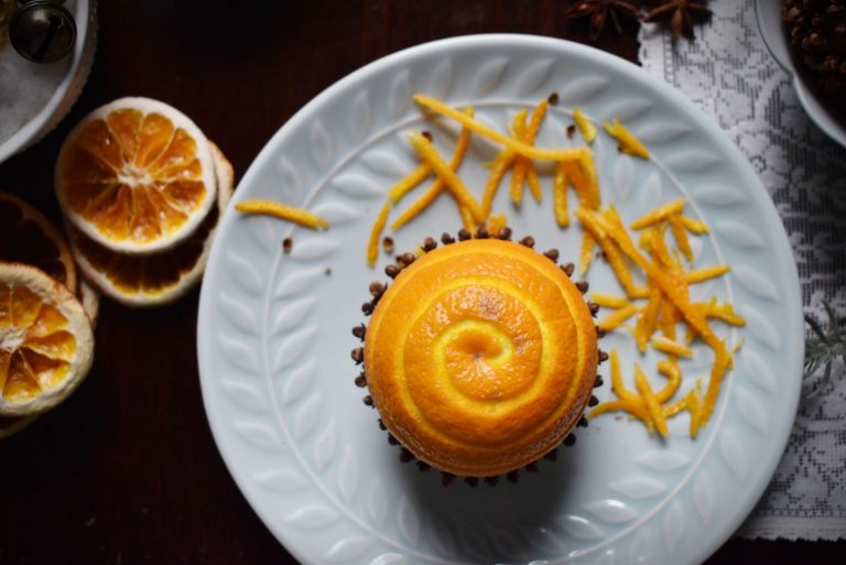 How to Make an Orange Pomander with Cloves - Kindred + Willow